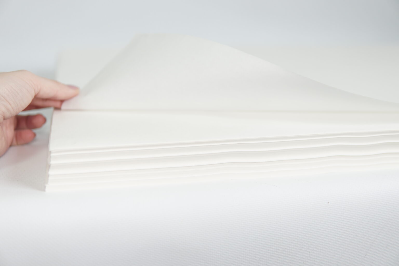 Pergamin do pakowania - wyjątkowy papier o wielu właściwościach